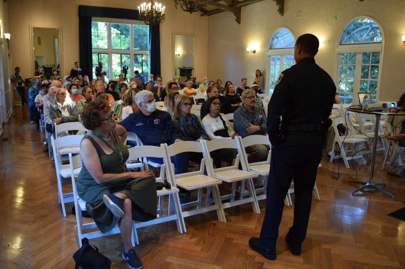 Police chief responds to public safety concerns at Sept. 27 Town Hall ...