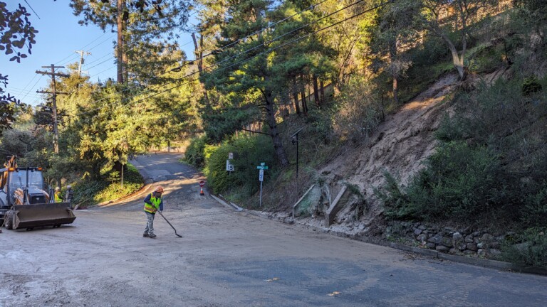 Update: Moraga Avenue reopens after early morning mudslide | Piedmont ...