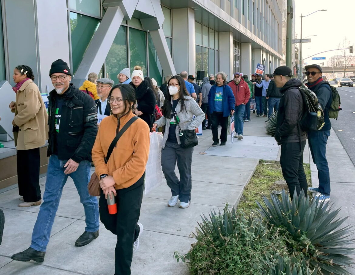 Nurses hit picket line at Bay Area Kaiser hospitals as open-ended ...